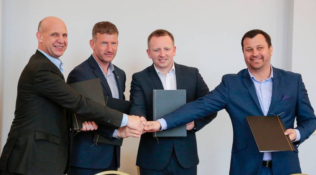 Merai pasirašė sutartį ir atidengė atminimo lentelė • Suvalkietis