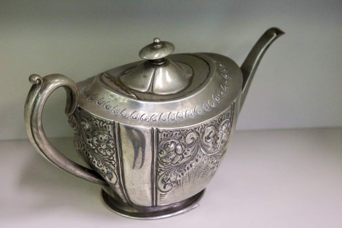 Marijampoliečio kaupiami senoviniai arbatinukai pasakoja savo istorijas ...